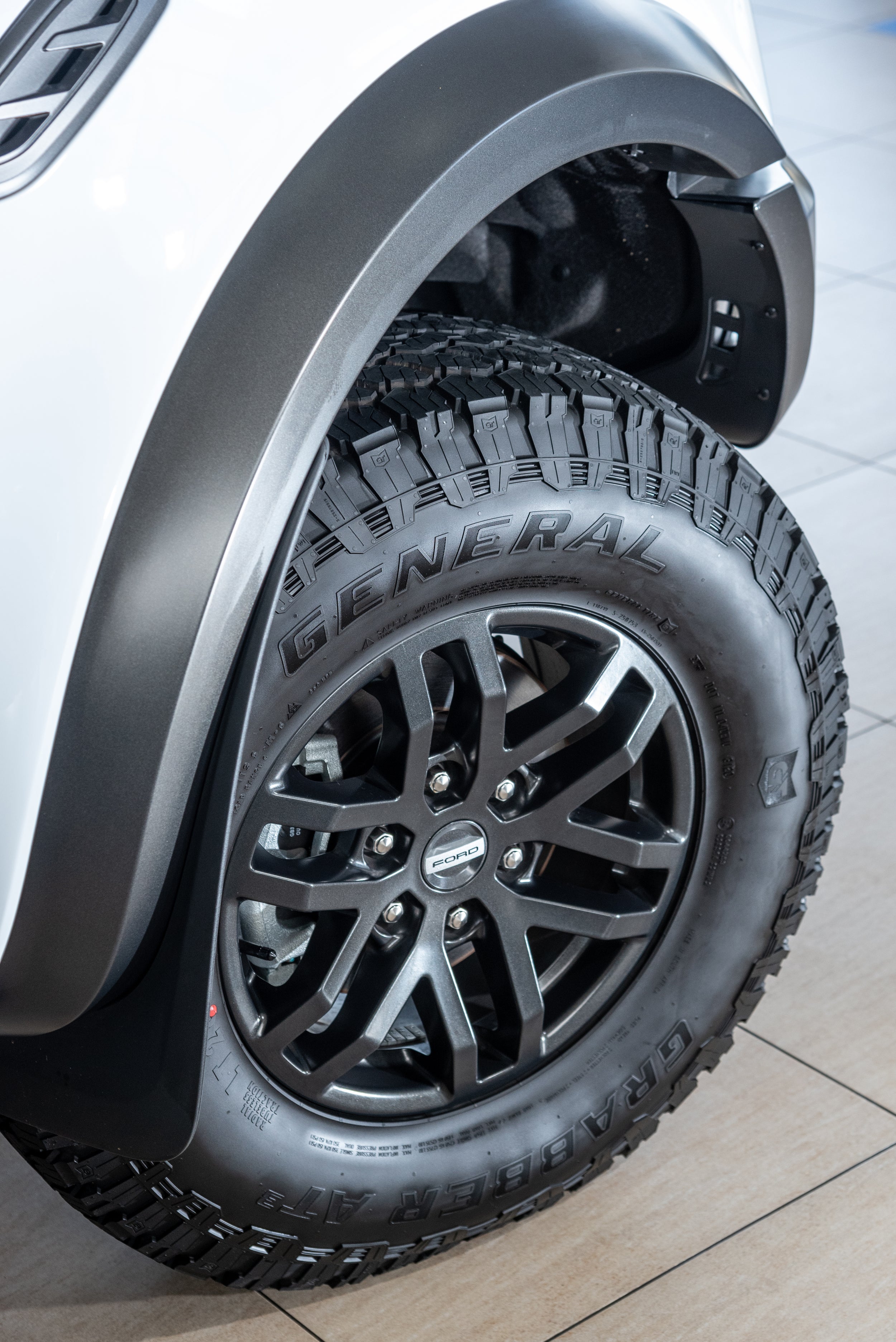 Grabber AT 3 von General Tire für die Erstausrüstung des Ranger Raptor ...